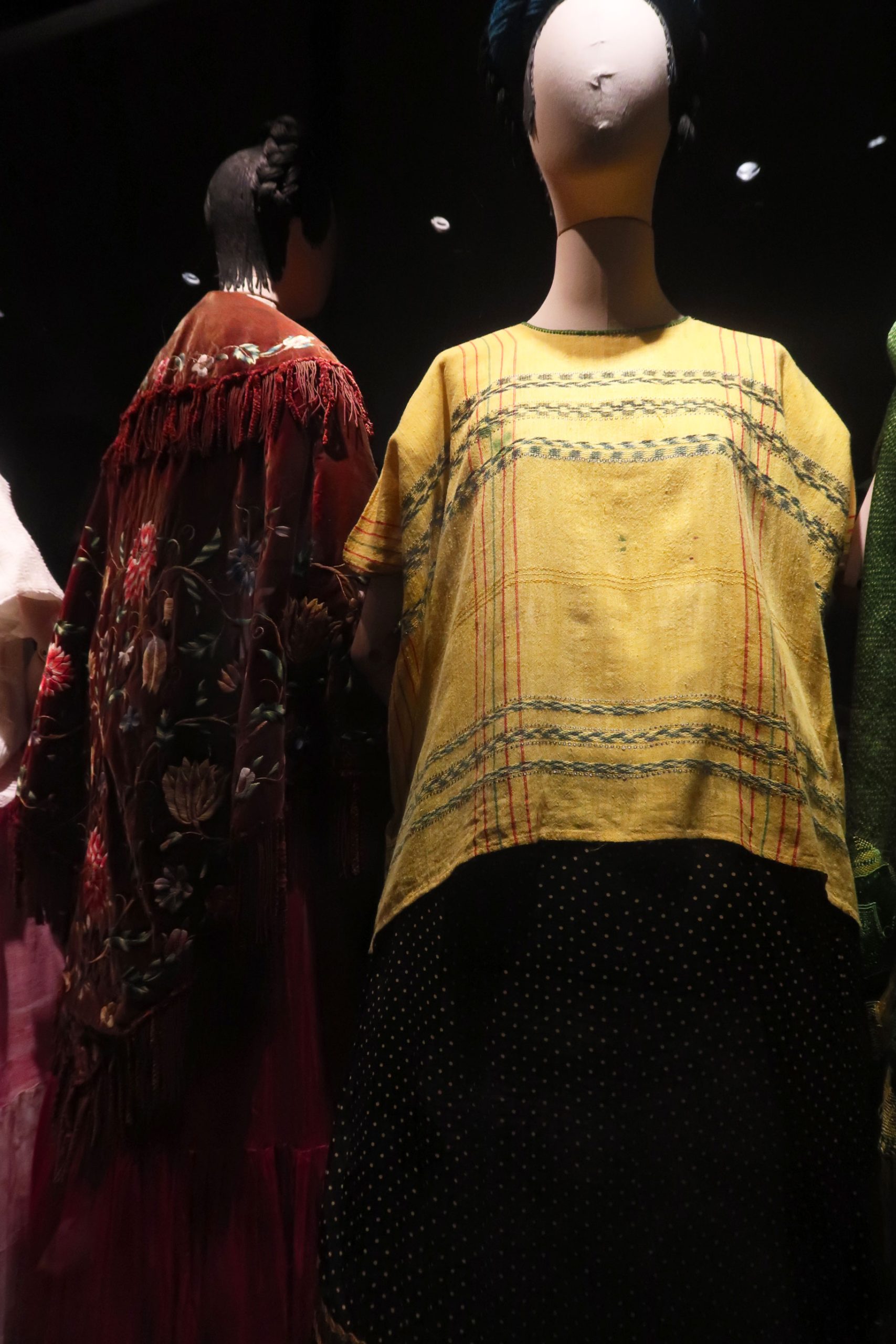 LAS APARIENCIAS ENGAÑAN. Los vestidos de Frida Kahlo. - M.I.T ME BLOG